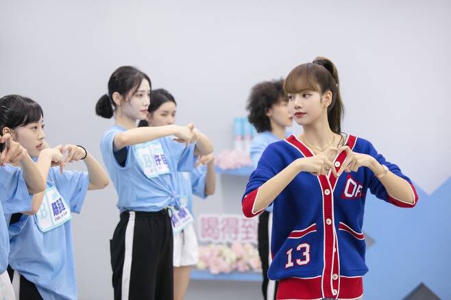 BLACKPINK’s Lisa Has Captivated China with Her Charms - ZAPZEE ...