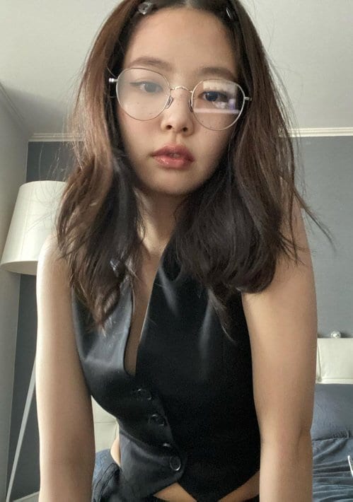 BLACKPINK's Jennie Shows Off Her New Clothing Haul on Instagram ...