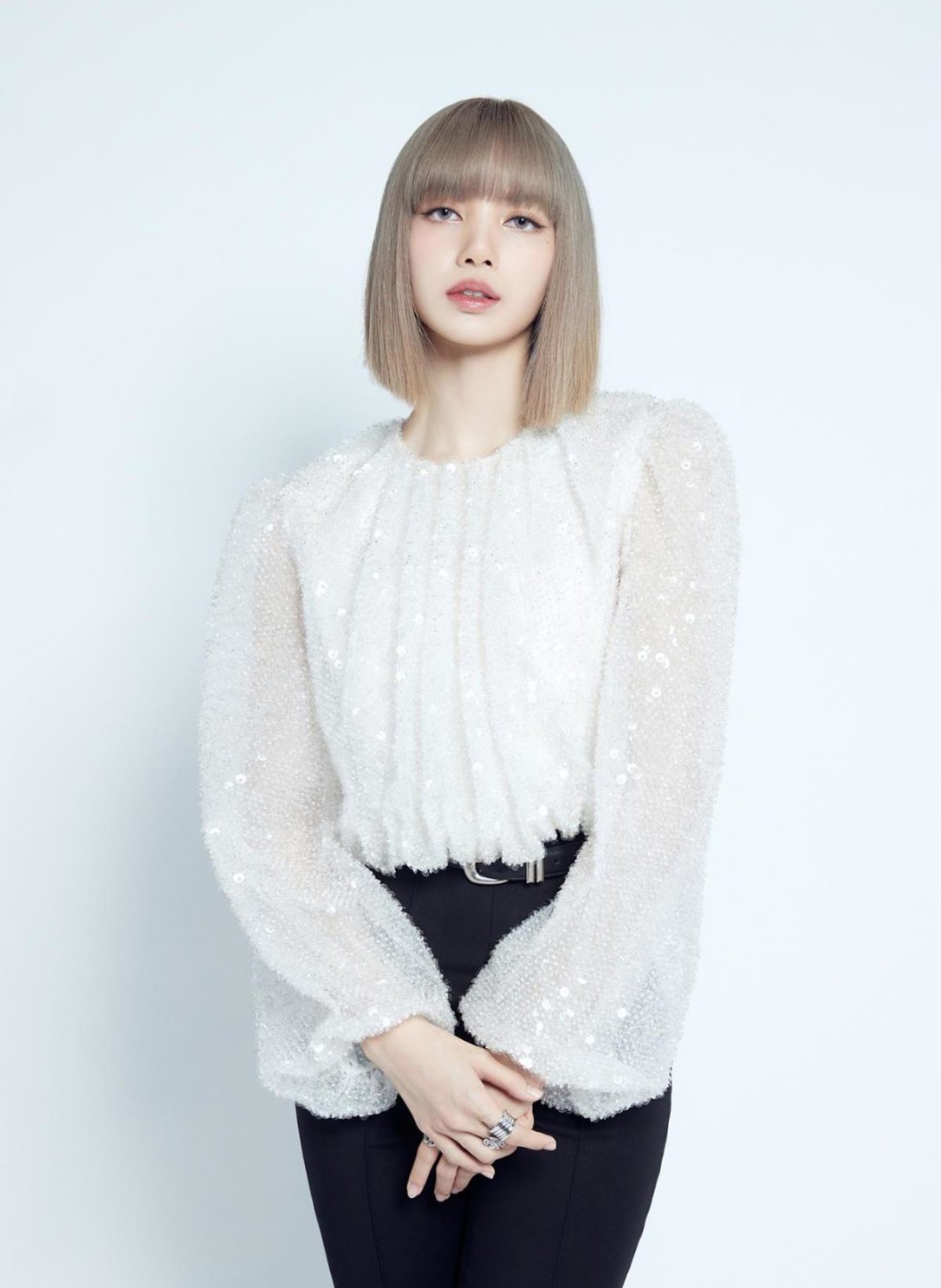 BLACKPINK’s Lisa Is All Ready Go Solo; She Showed Her Forehead for the ...