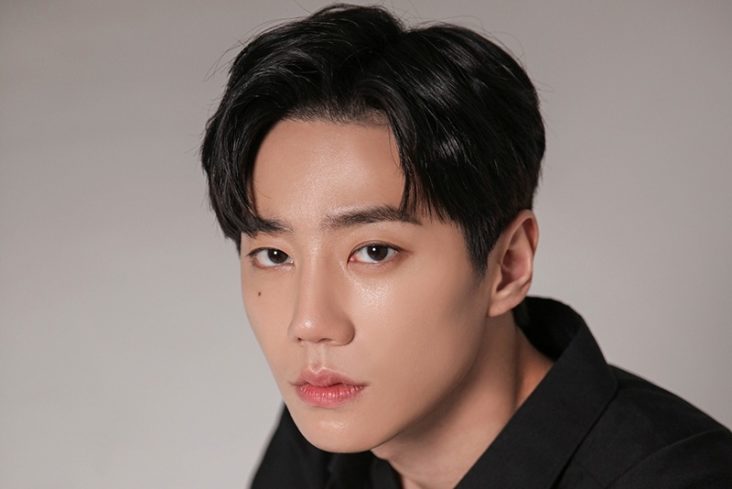 Lee Jun Young Says He Got to Recall the Joy of Being on Stage in 'Let ...