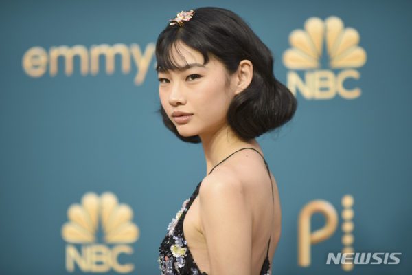 Jung Ho Yeon Stuns in Louis Vuitton Dress at the 2022 Emmys - ZAPZEE ...