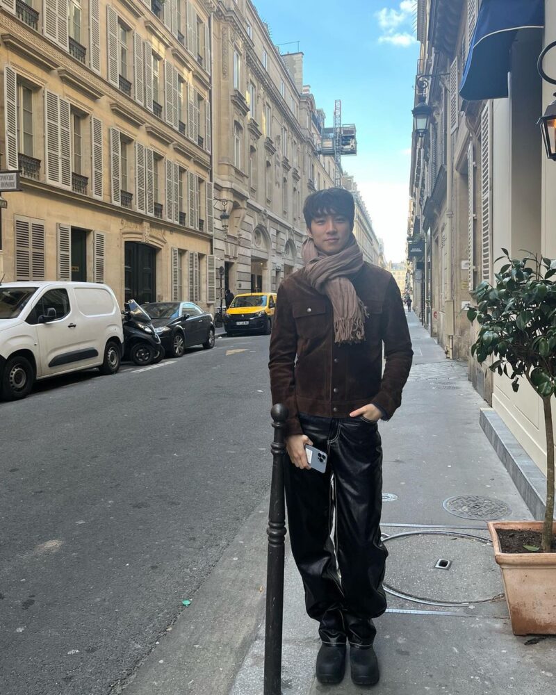 Jeon Jong Seo Shares Sweet Photos of Boyfriend Lee Chung Hyeon in Paris ...