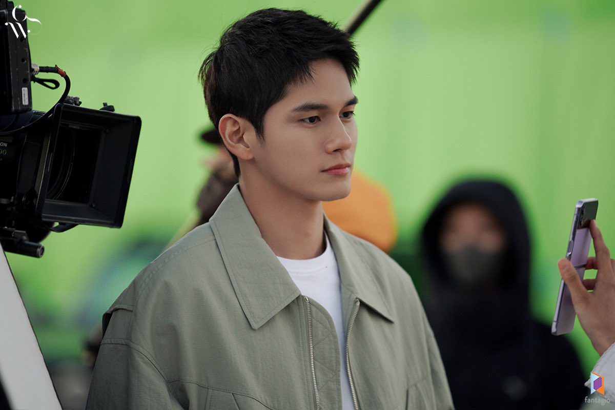 Ong Seong Wu Shines as Passionate Detective in Behind-the-Scenes ...
