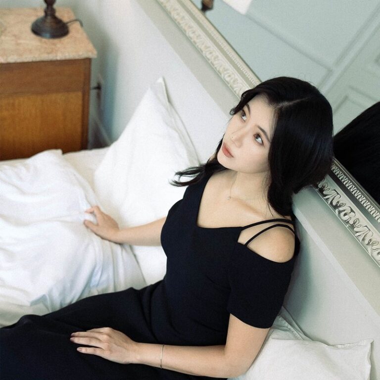 Who Taught Park Eun Bin How to Sing and Play Guitar for Her Role in 'Castaway Diva'? - ZAPZEE ...