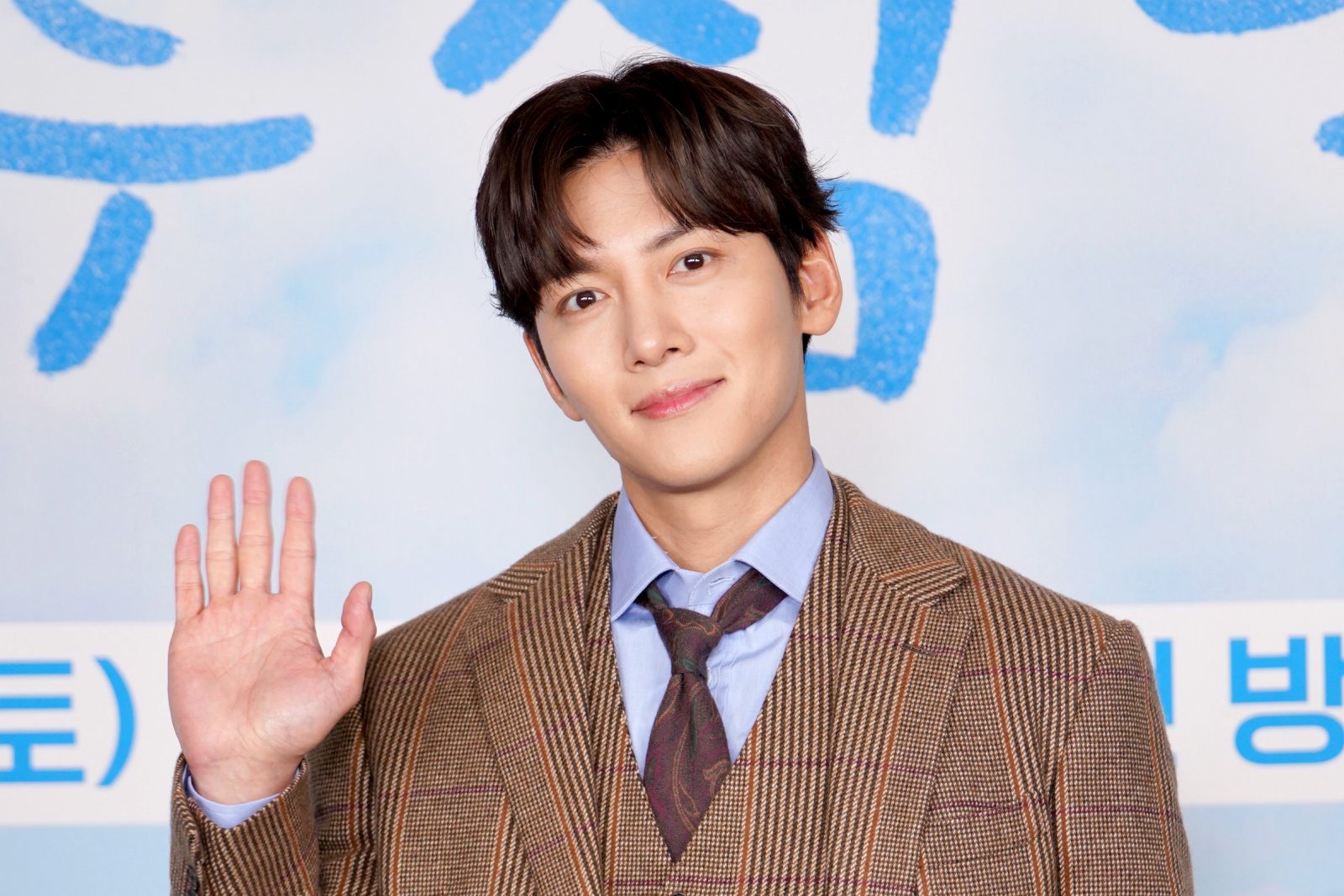 Ji Chang Wook Under Fire For Smoking On Set + Fans Demand Legal ...