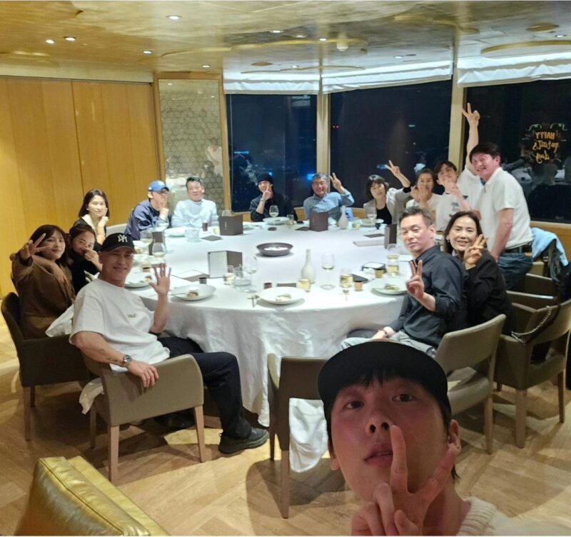 ASTRO Members and Moonbin's Sister Moon Sua Celebrate Parents' Day ...