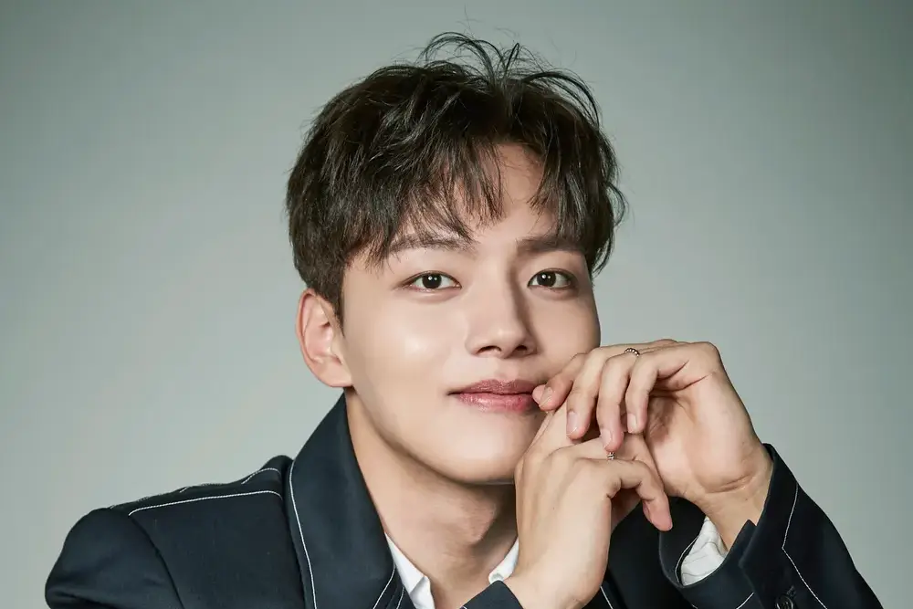 Yeo Jin Goo's Agency Explains AV Account Follow