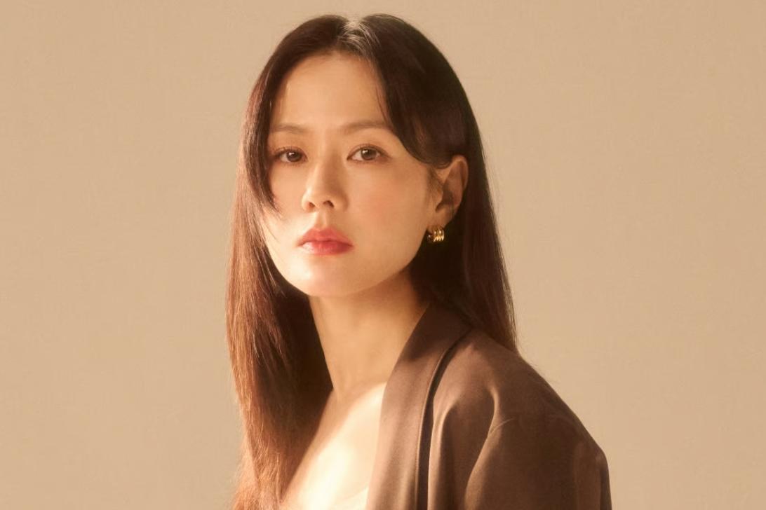 Son Ye Jin Clarifies Lee Byung Hun's "Child Actor" Joke