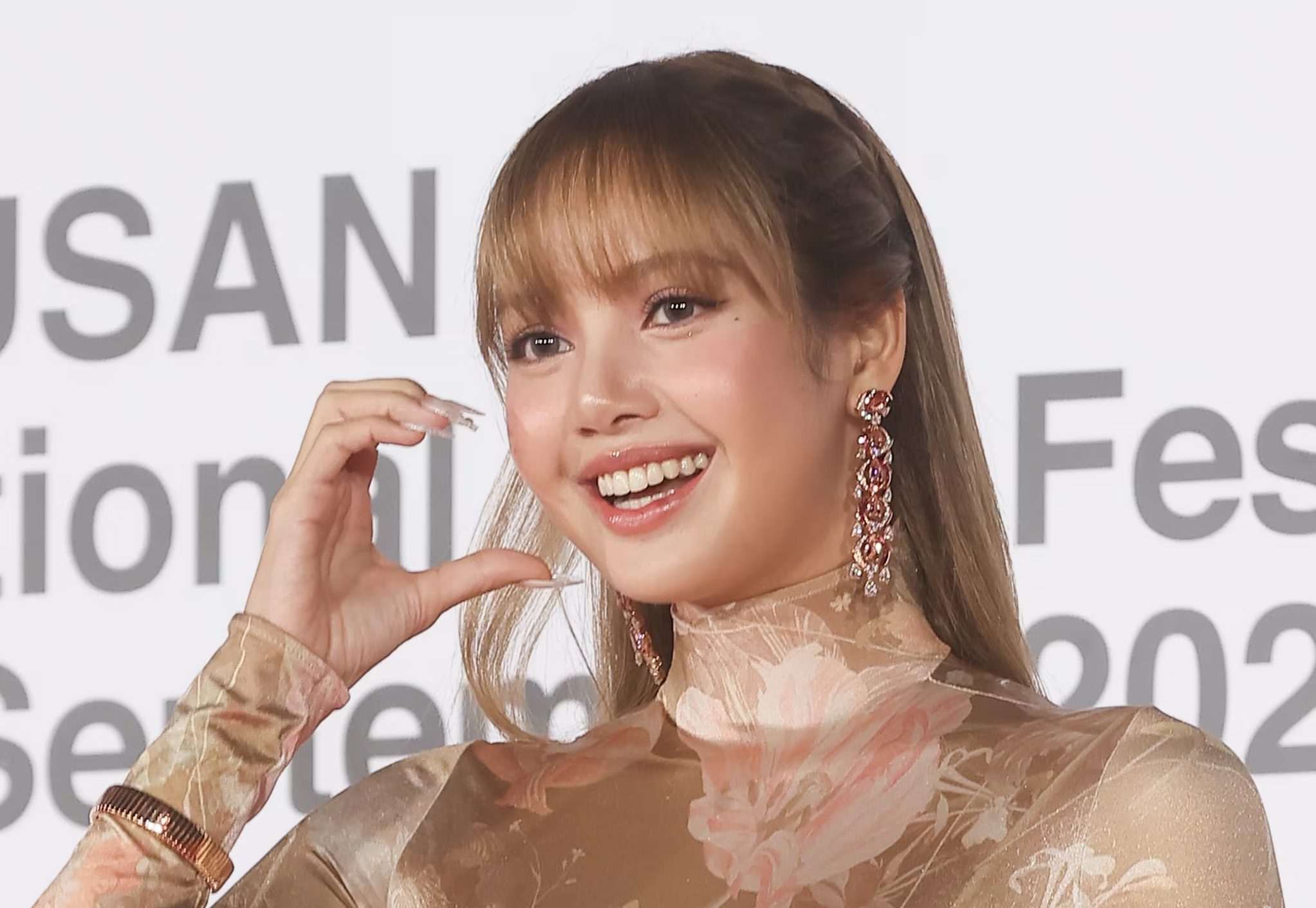 BLACKPINK’s Lisa Signs With WME for U.S. Acting Projects